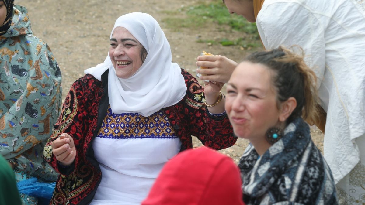 Braunton library project connects resettled Afghan families with ...