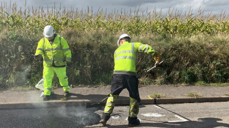 Pothole repair trial starts in Devon - News